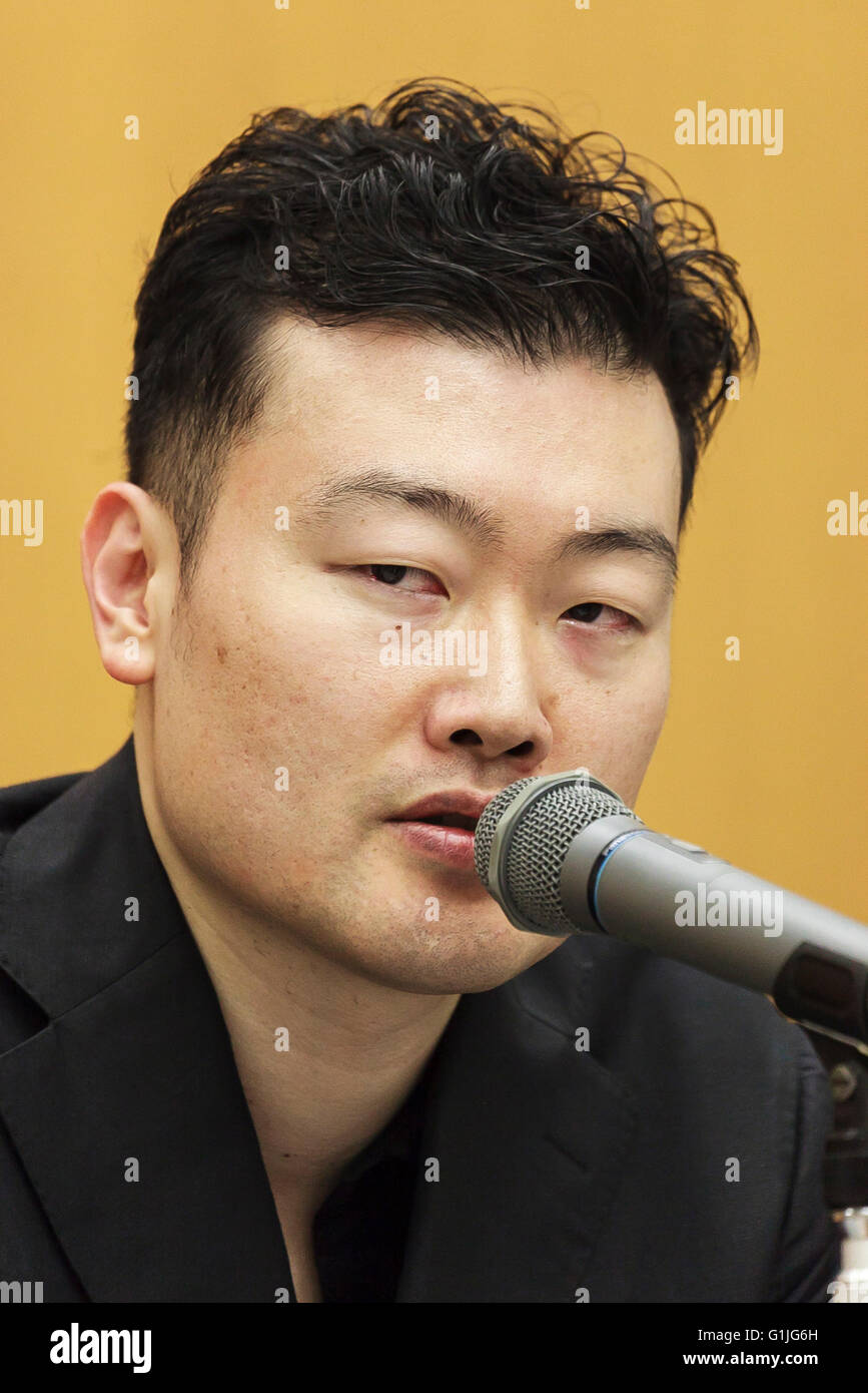 Author Kiwamu Kenin, winner of the 62nd Edogawa Rampo Award speaks ...