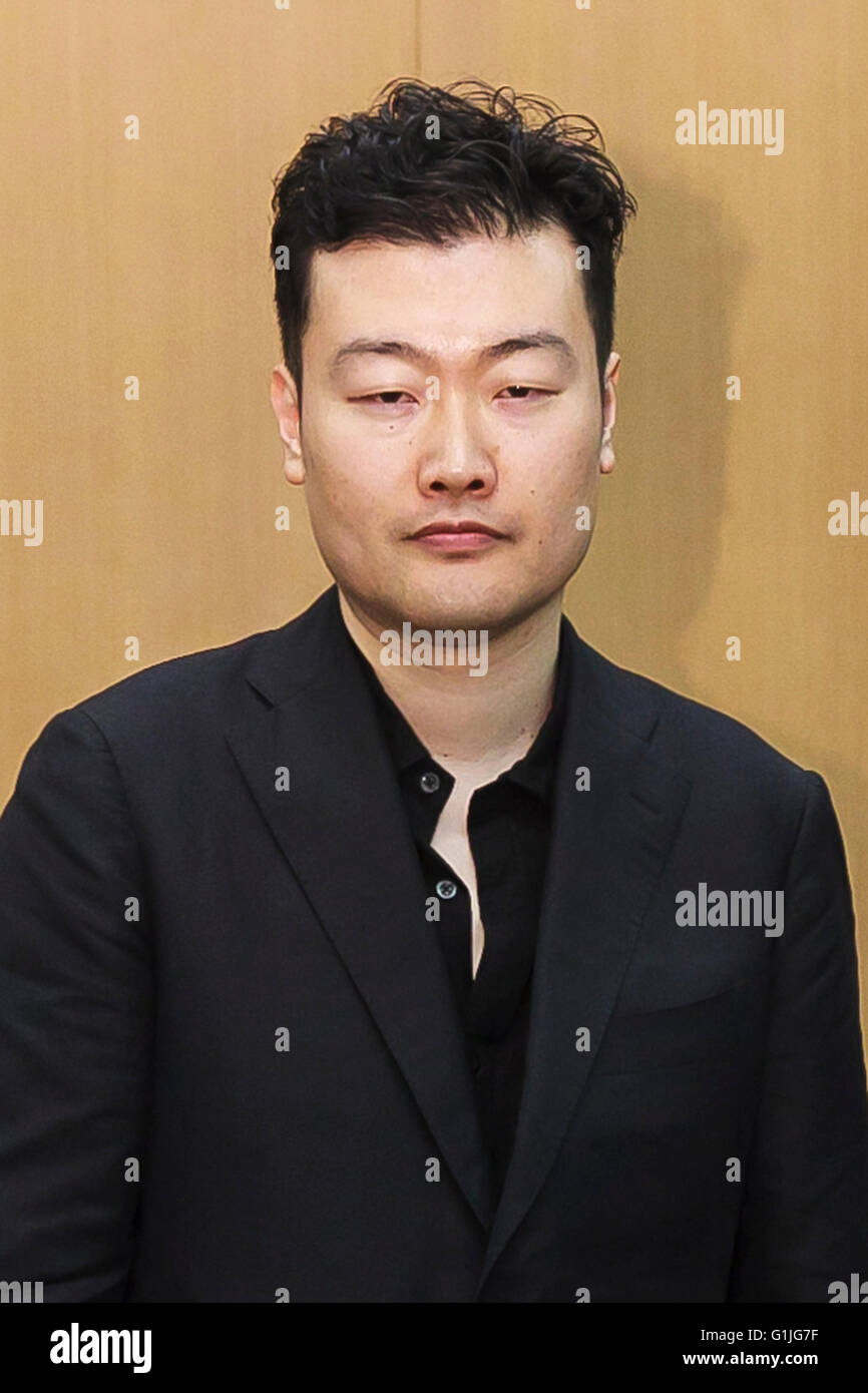 Author Kiwamu Kenin, winner of the 62nd Edogawa Rampo Award speaks ...