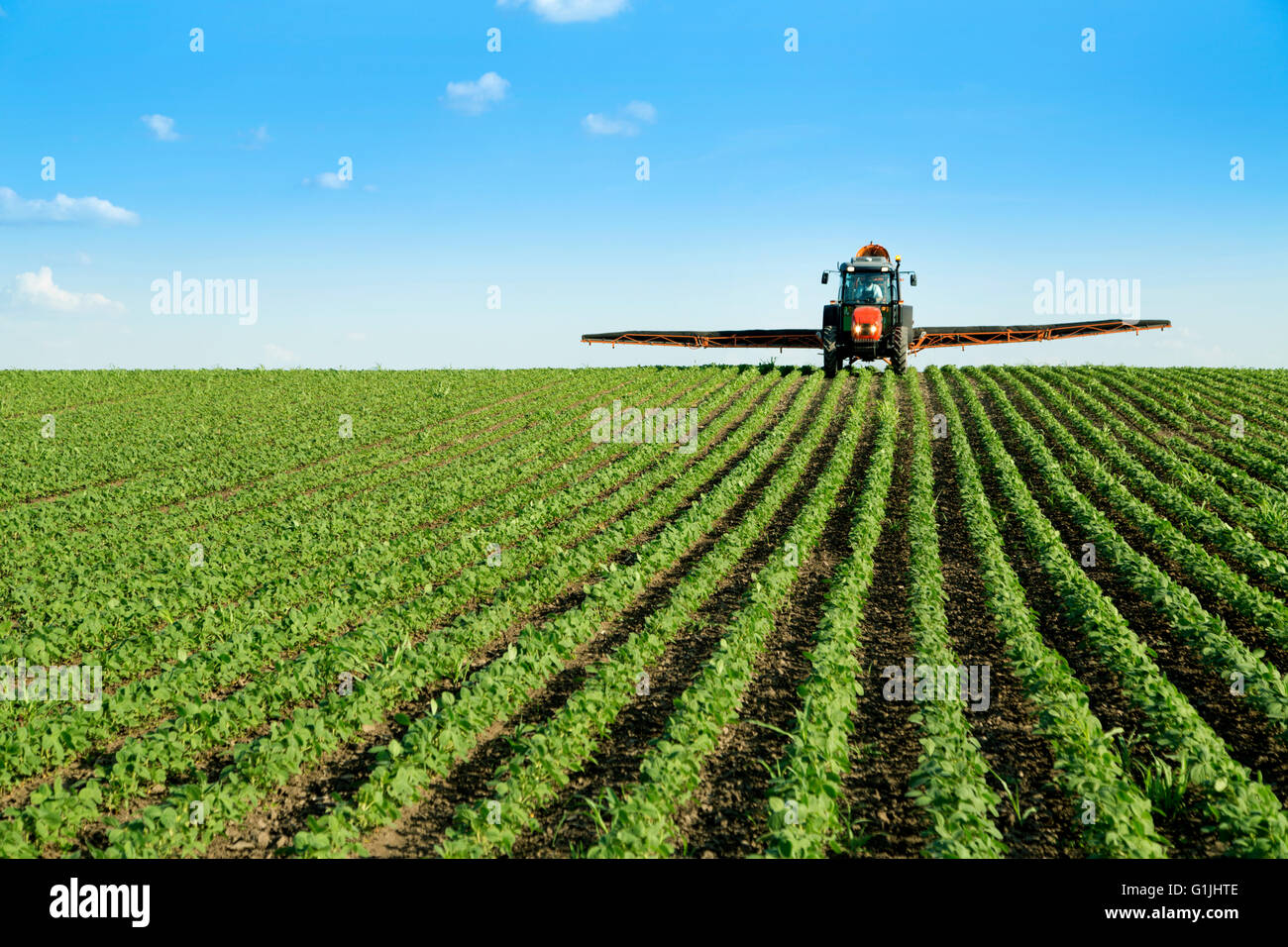Tractor spraying insecticide fungicide hi-res stock photography and ...