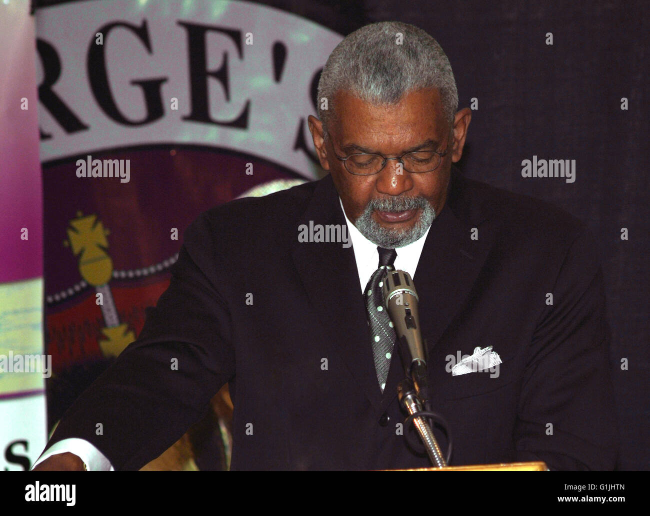 News anchorman hi-res stock photography and images - Alamy