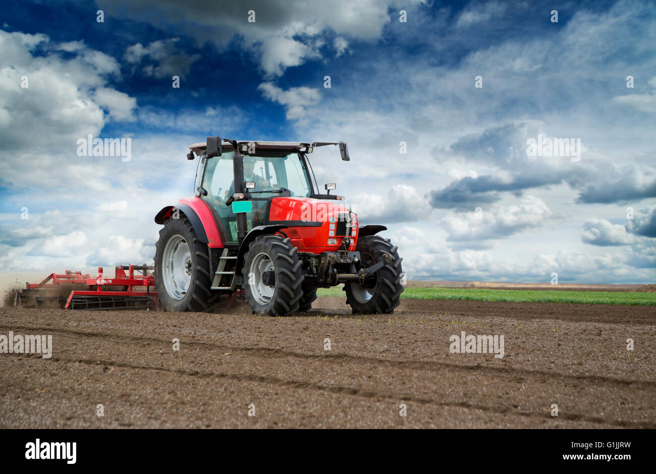 Tractor land hi-res stock photography and images - Alamy