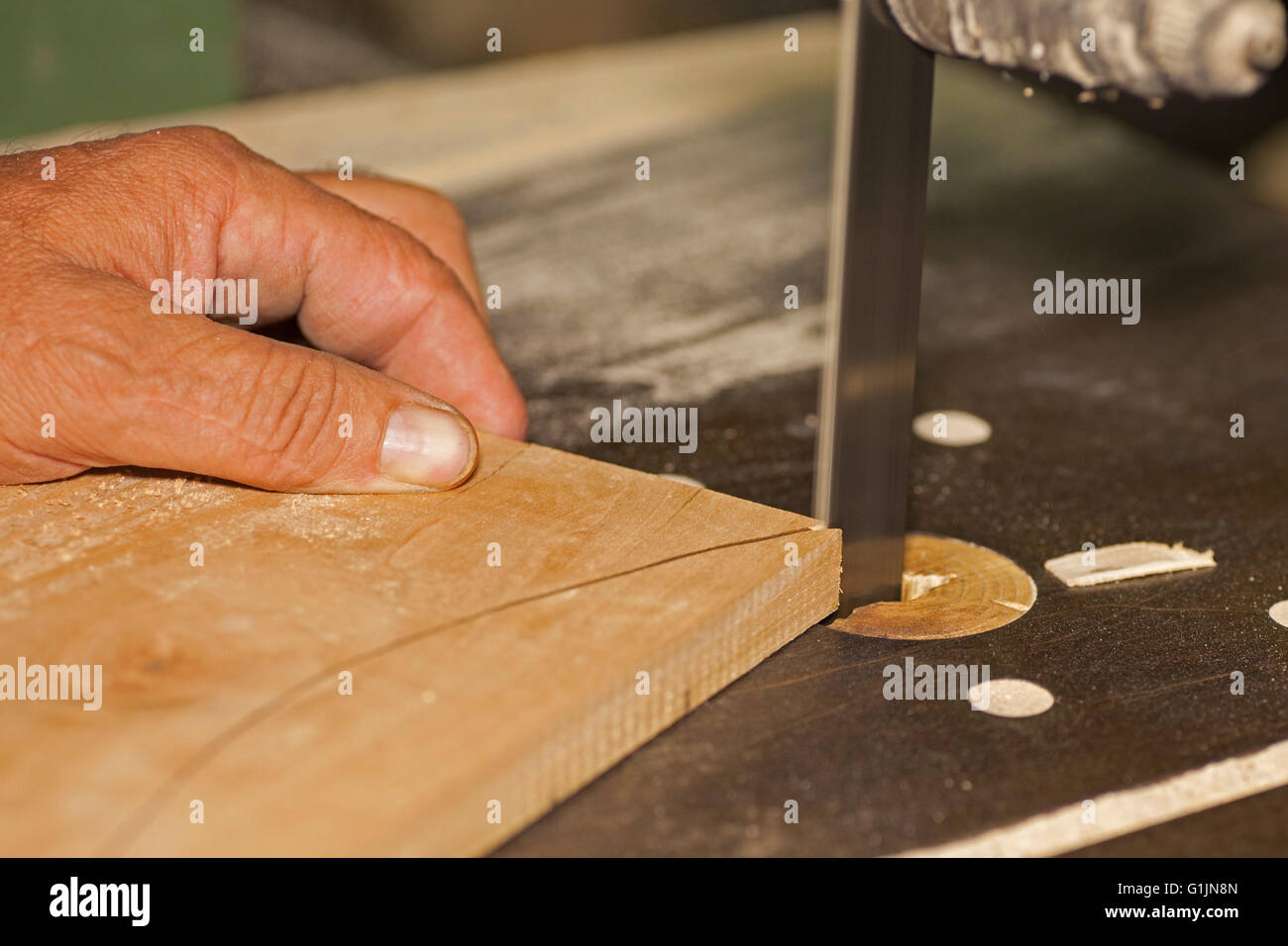 Hands carpenter circular saw cutting hi-res stock photography and ...