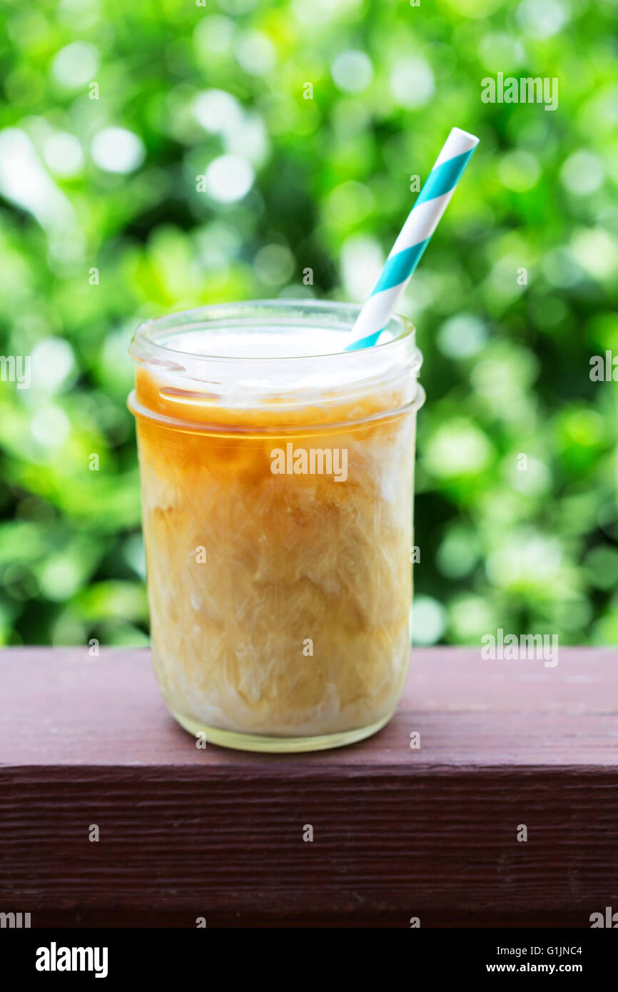 Iced coffee outdoors hi-res stock photography and images - Alamy