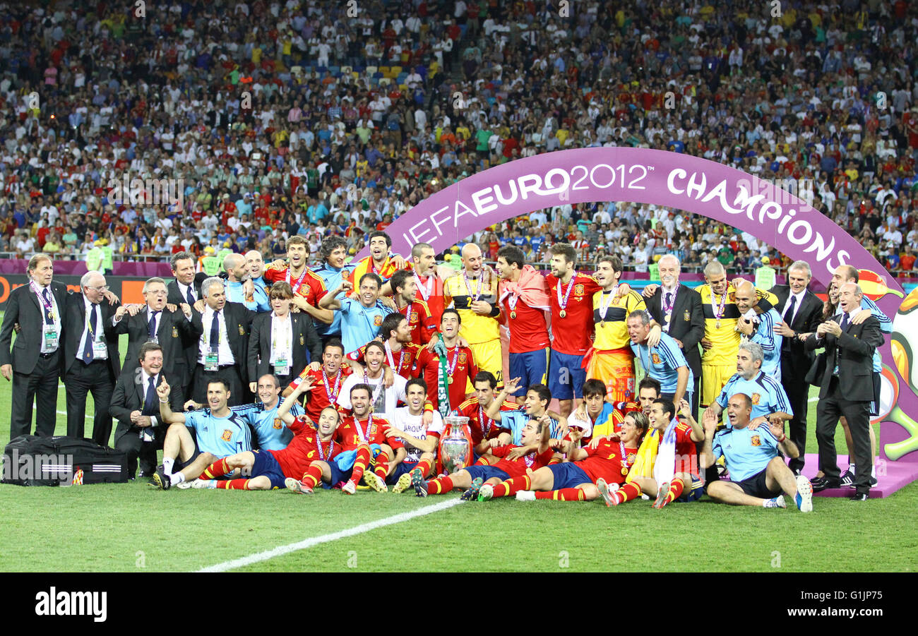 Soccer team trophy hi-res stock photography and images - Alamy