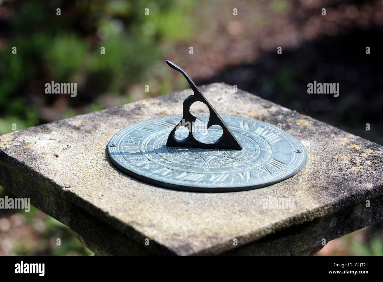 Telling time by the sun hi-res stock photography and images - Alamy