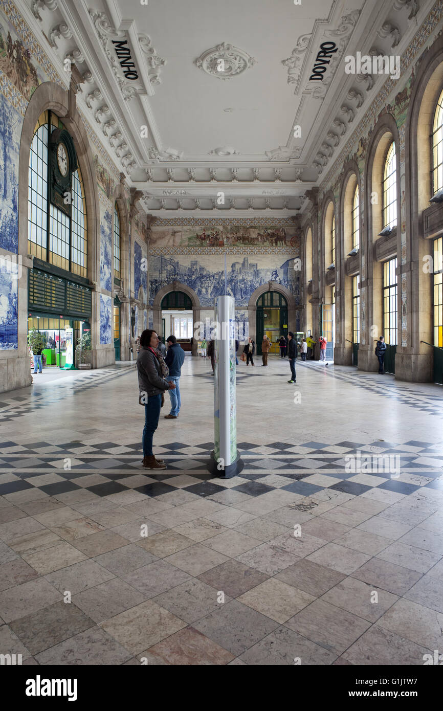 Porto main station hi-res stock photography and images - Alamy