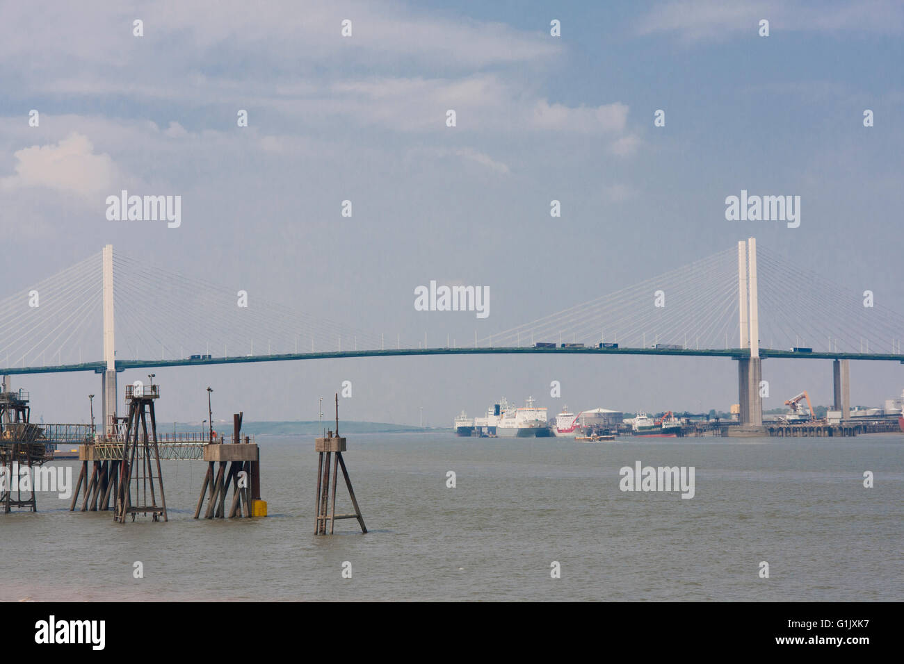 Queen elizabeth ii bridge hi-res stock photography and images - Alamy