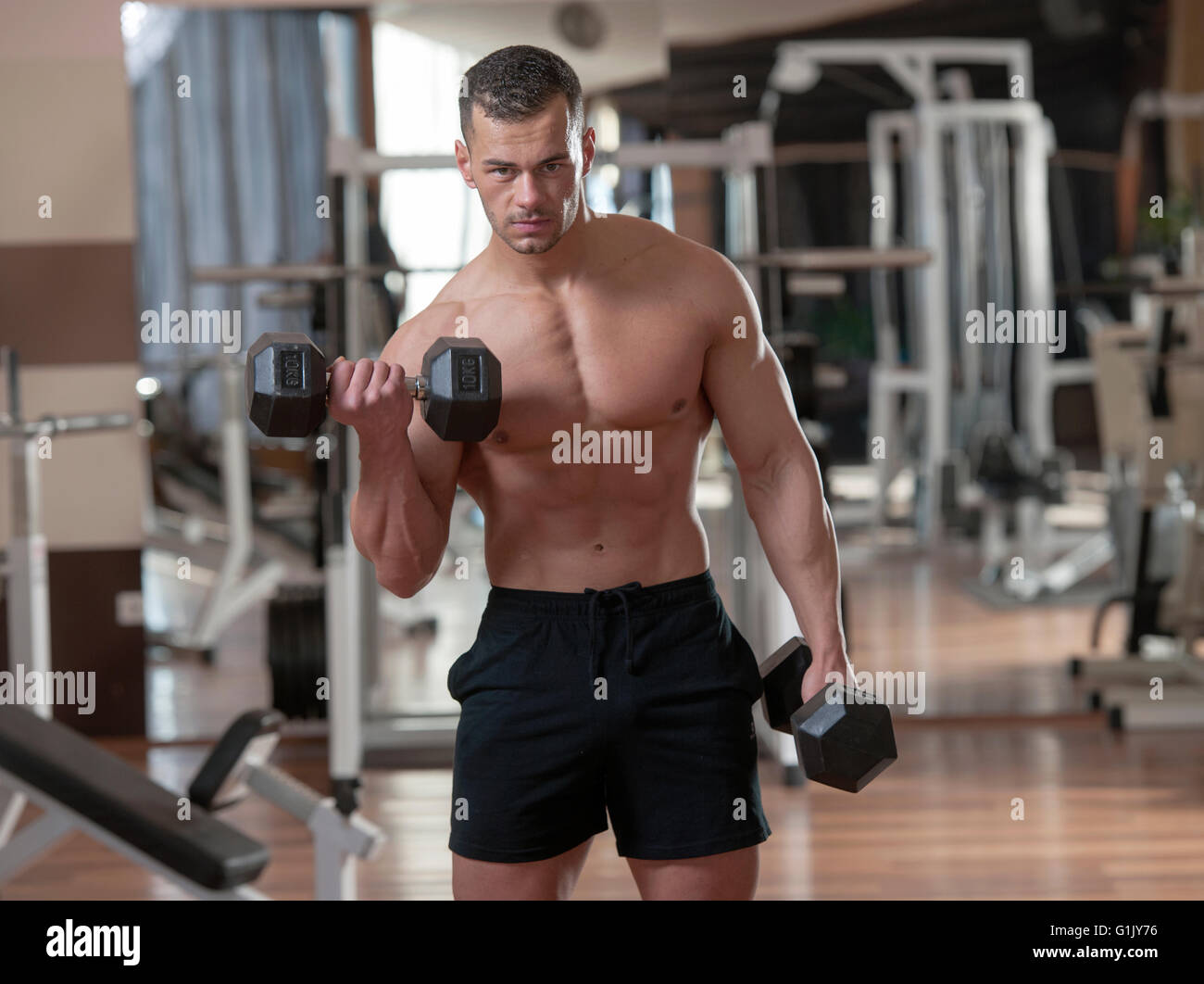 Muscular male bodybuilder in gym hi-res stock photography and images ...