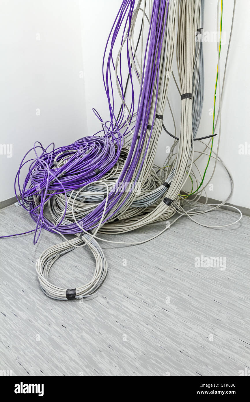 Data cables ceiling hi-res stock photography and images - Alamy