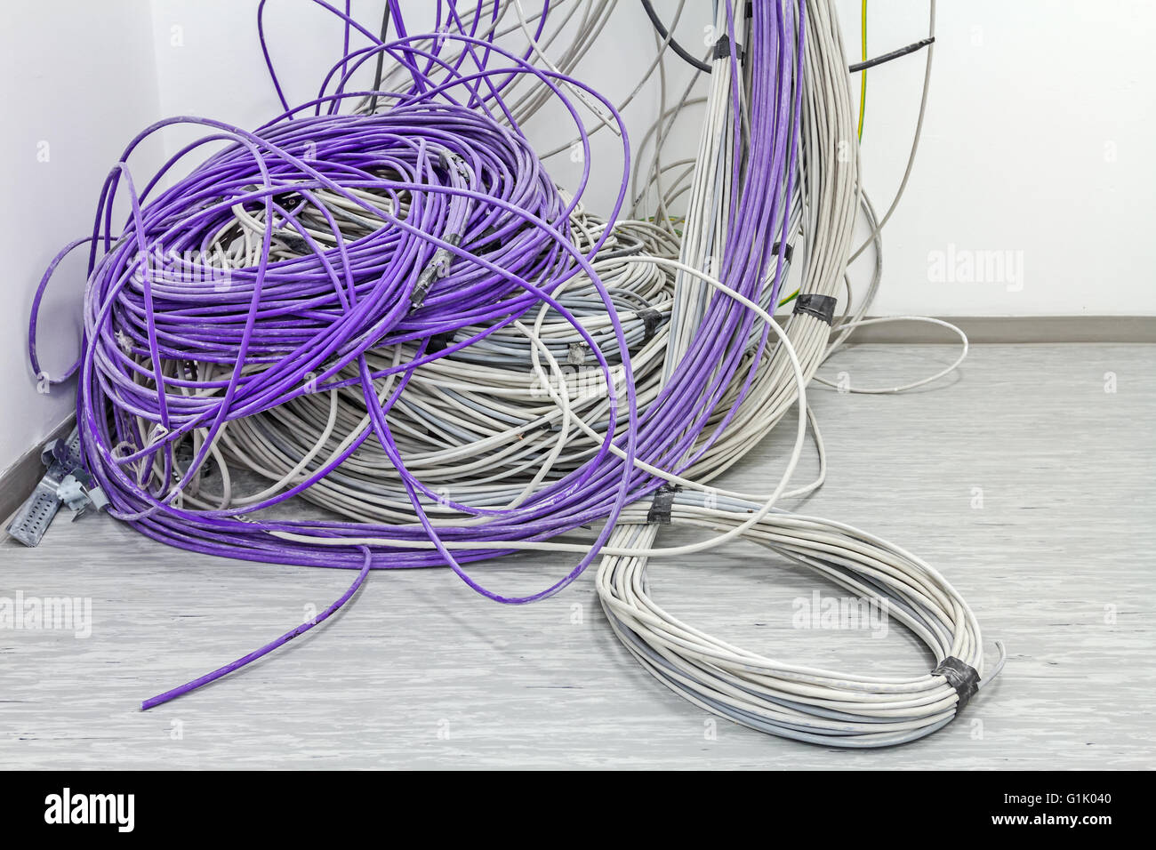 Data cables ceiling hi-res stock photography and images - Alamy
