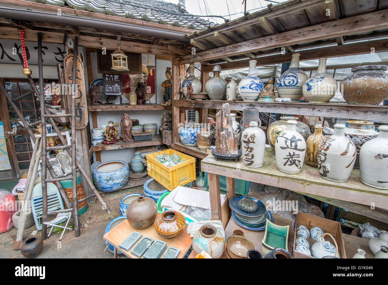 Japanese pottery hi-res stock photography and images - Alamy