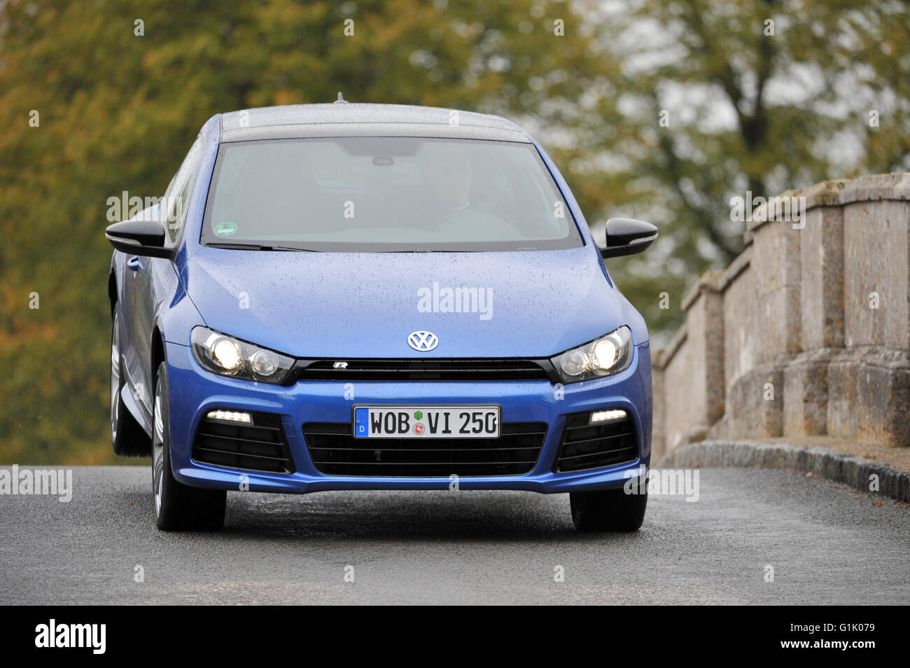 Car jumping a bridge - VW Scirocco R Stock Photo - Alamy