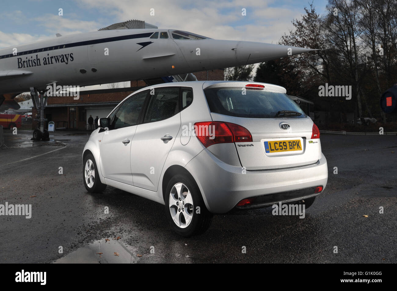 2009 Kia Venga small hatchback car Stock Photo - Alamy