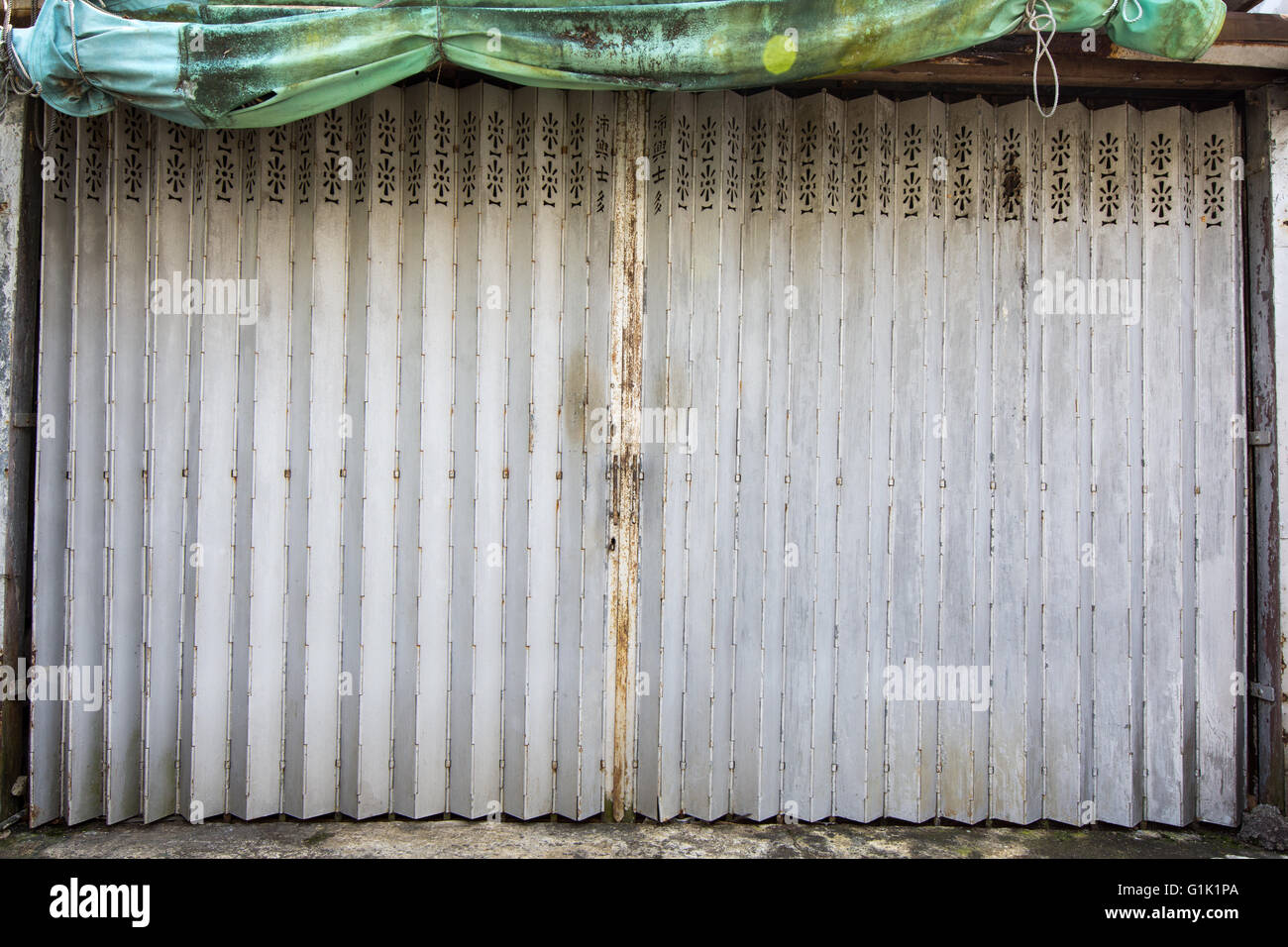 Shop shut door hi-res stock photography and images - Alamy