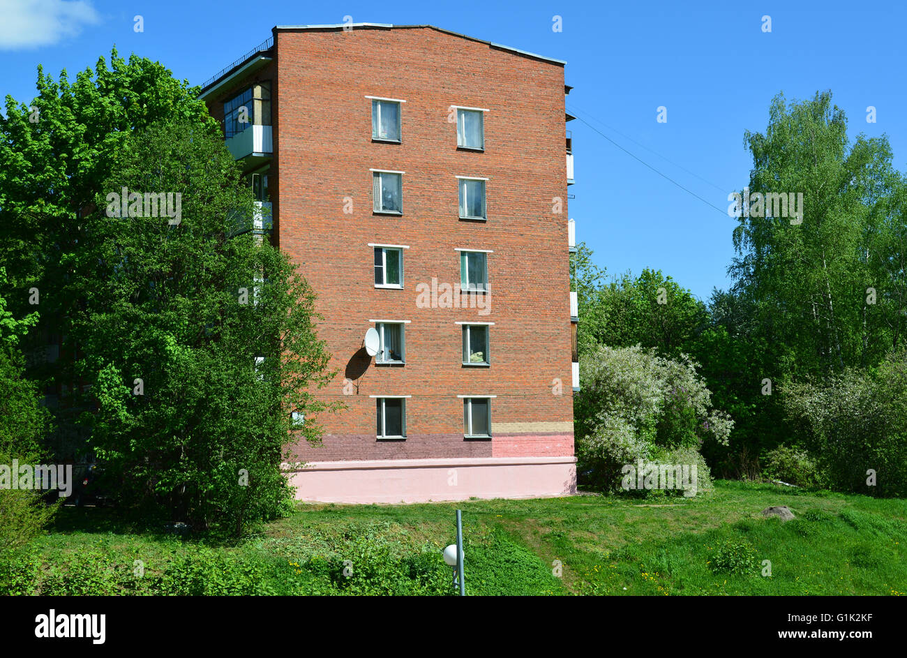 Brick summer house hi-res stock photography and images - Alamy