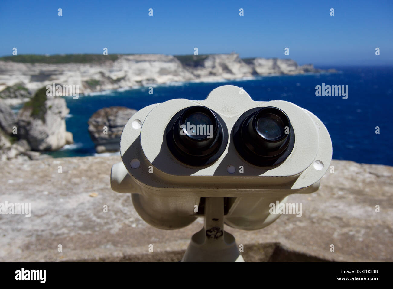 coin-operated binoculars at cliff Stock Photo - Alamy