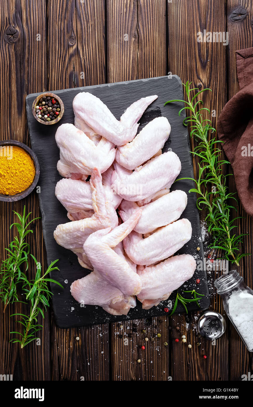 Raw chicken wings hi-res stock photography and images - Alamy