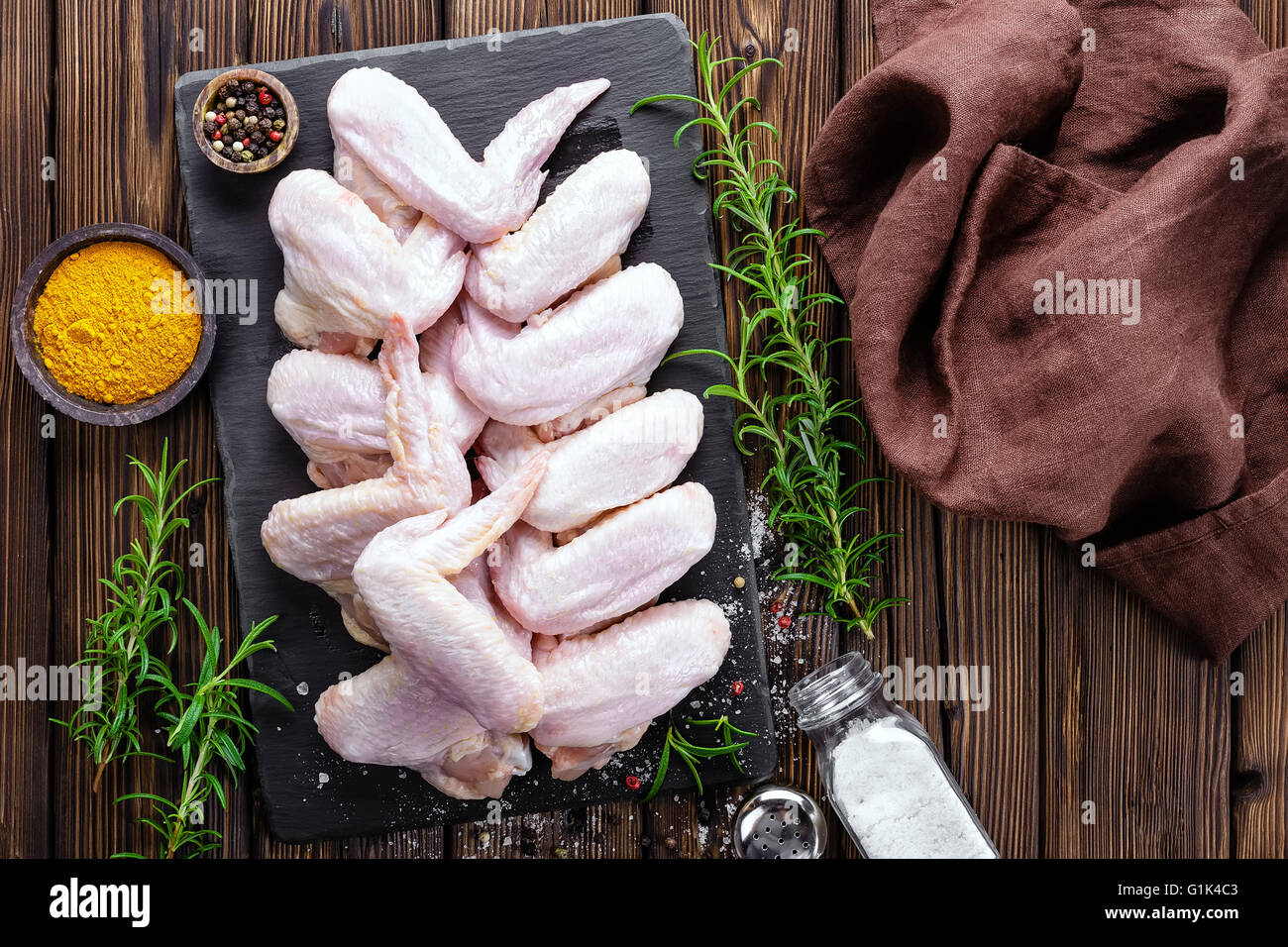 Raw chicken wings hi-res stock photography and images - Alamy