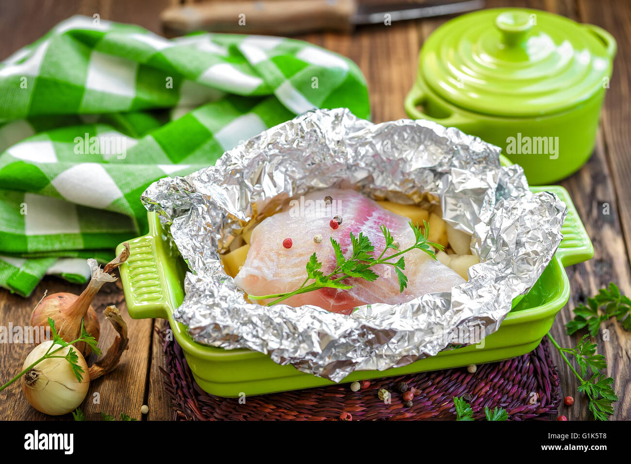 Unprepared fish hi-res stock photography and images - Alamy