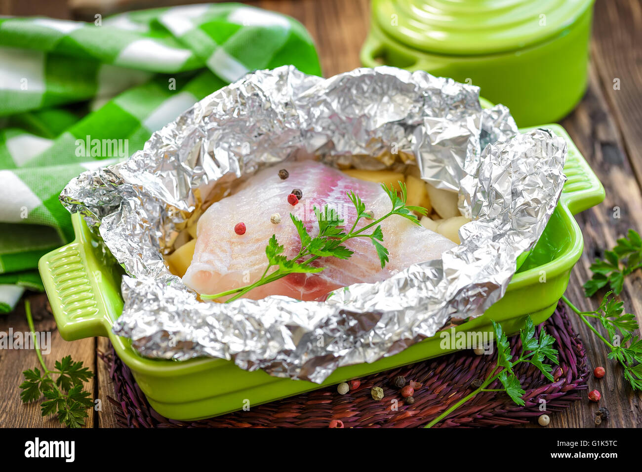 Unprepared fish hi-res stock photography and images - Alamy
