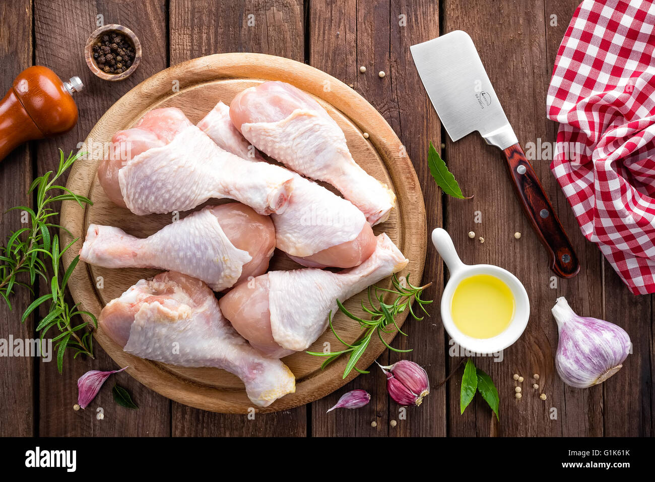 raw chicken legs Stock Photo - Alamy