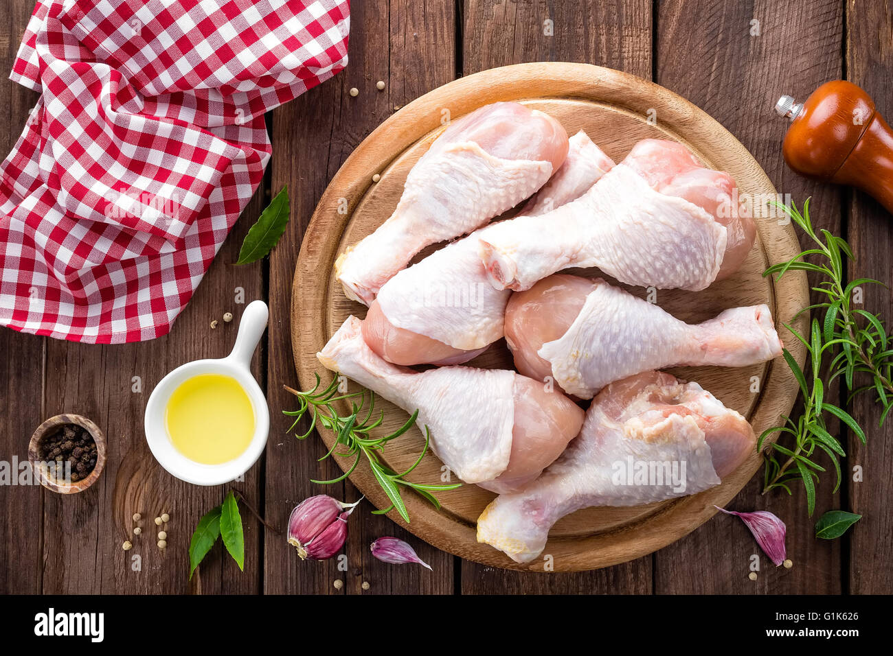 Chicken legs spice raw hi-res stock photography and images - Alamy