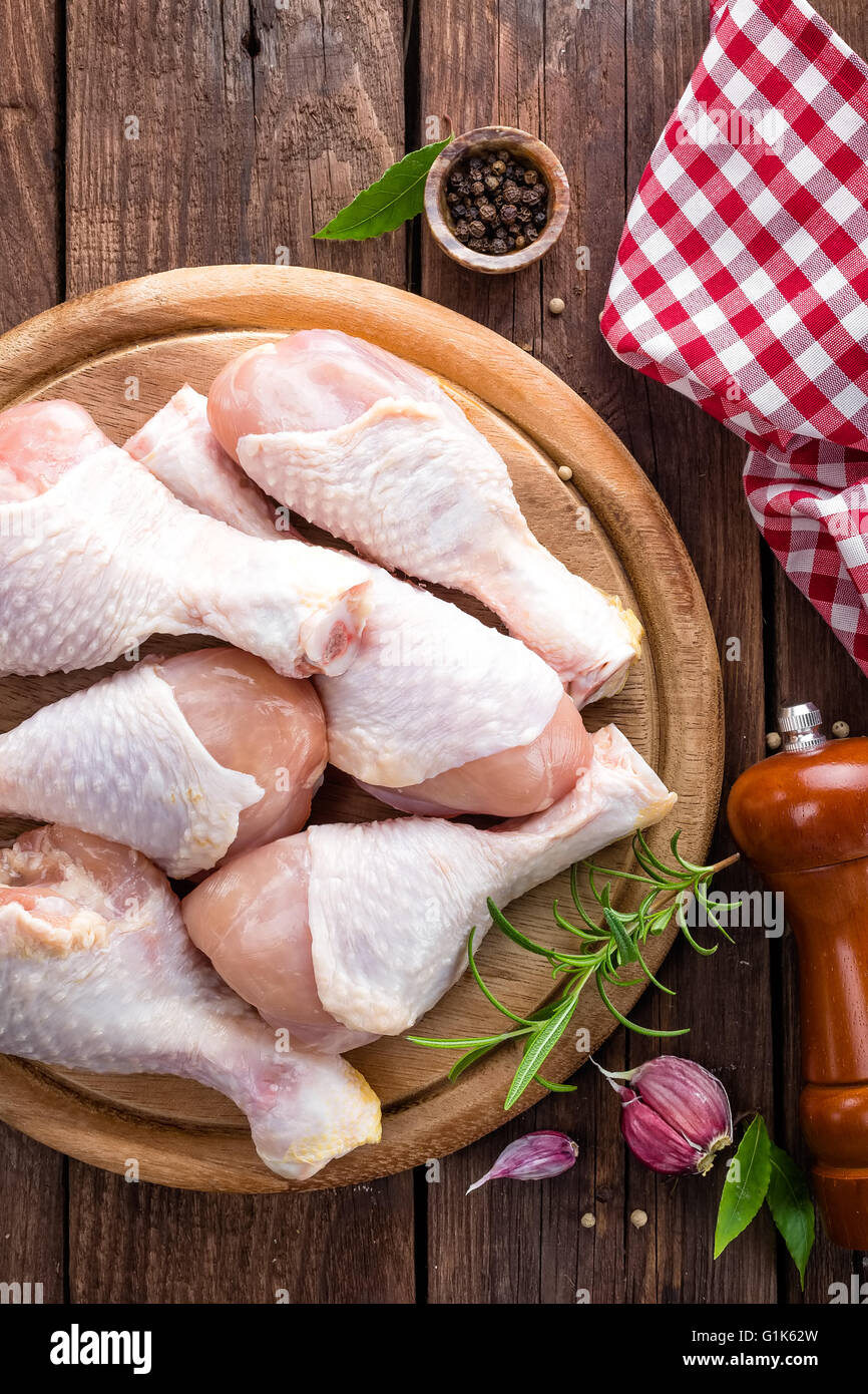 Raw chicken legs hi-res stock photography and images - Alamy