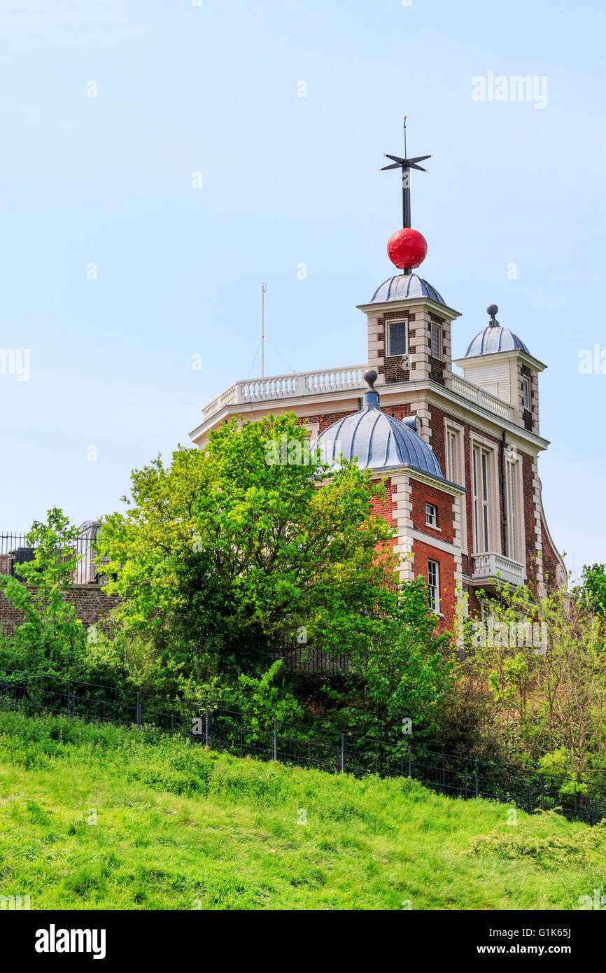 Flamsteed House and Time Ball at Greenwich Observatory, London, UK ...