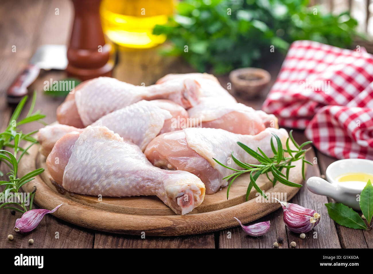 raw chicken legs Stock Photo - Alamy