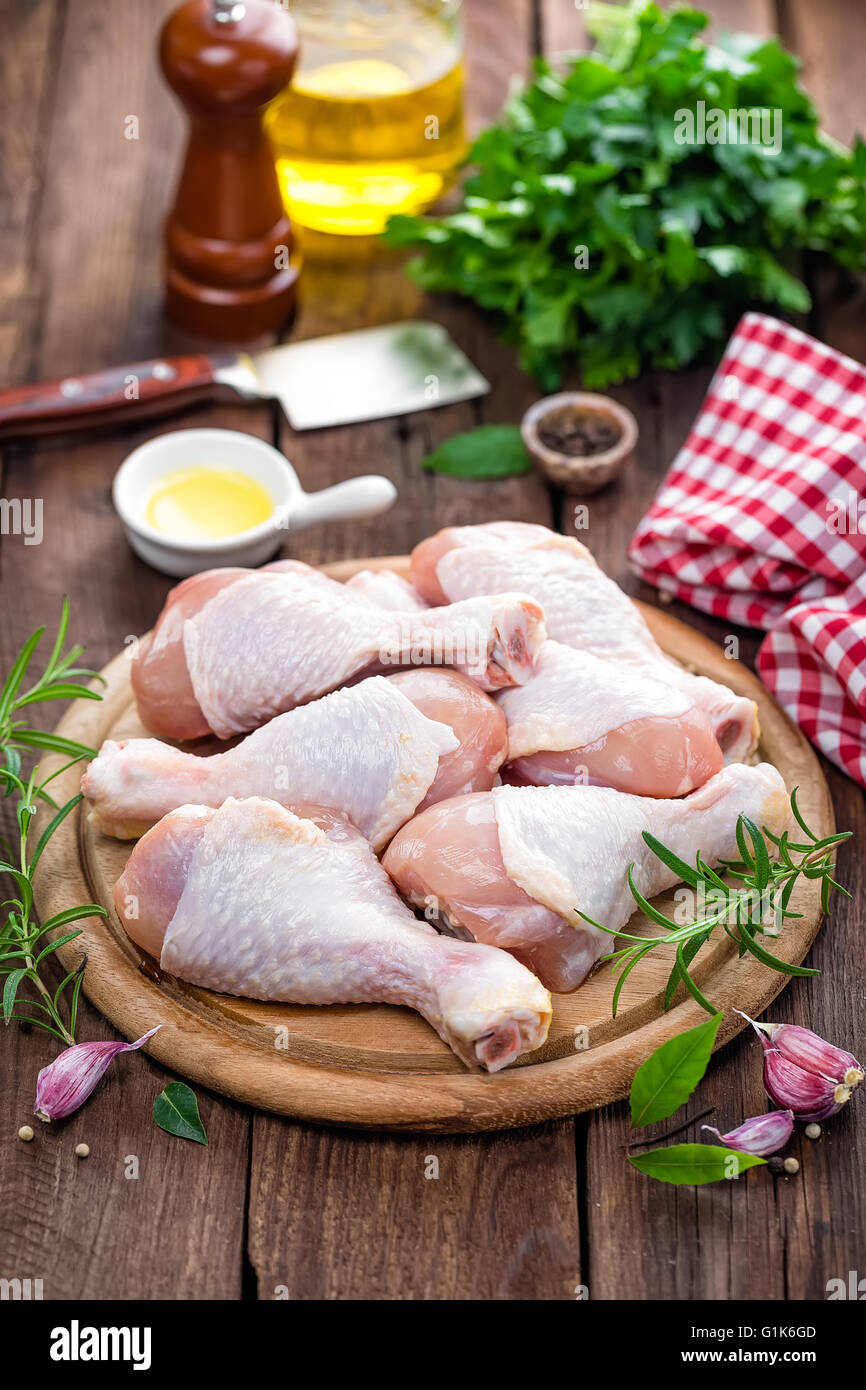 raw chicken legs Stock Photo - Alamy