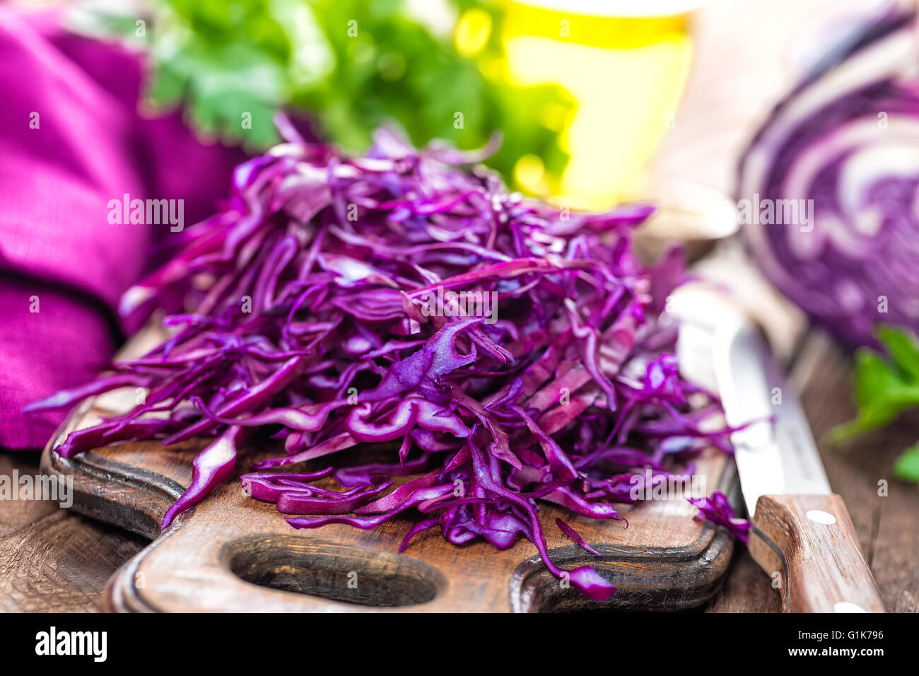 Chopped red cabbage white board hi-res stock photography and images - Alamy