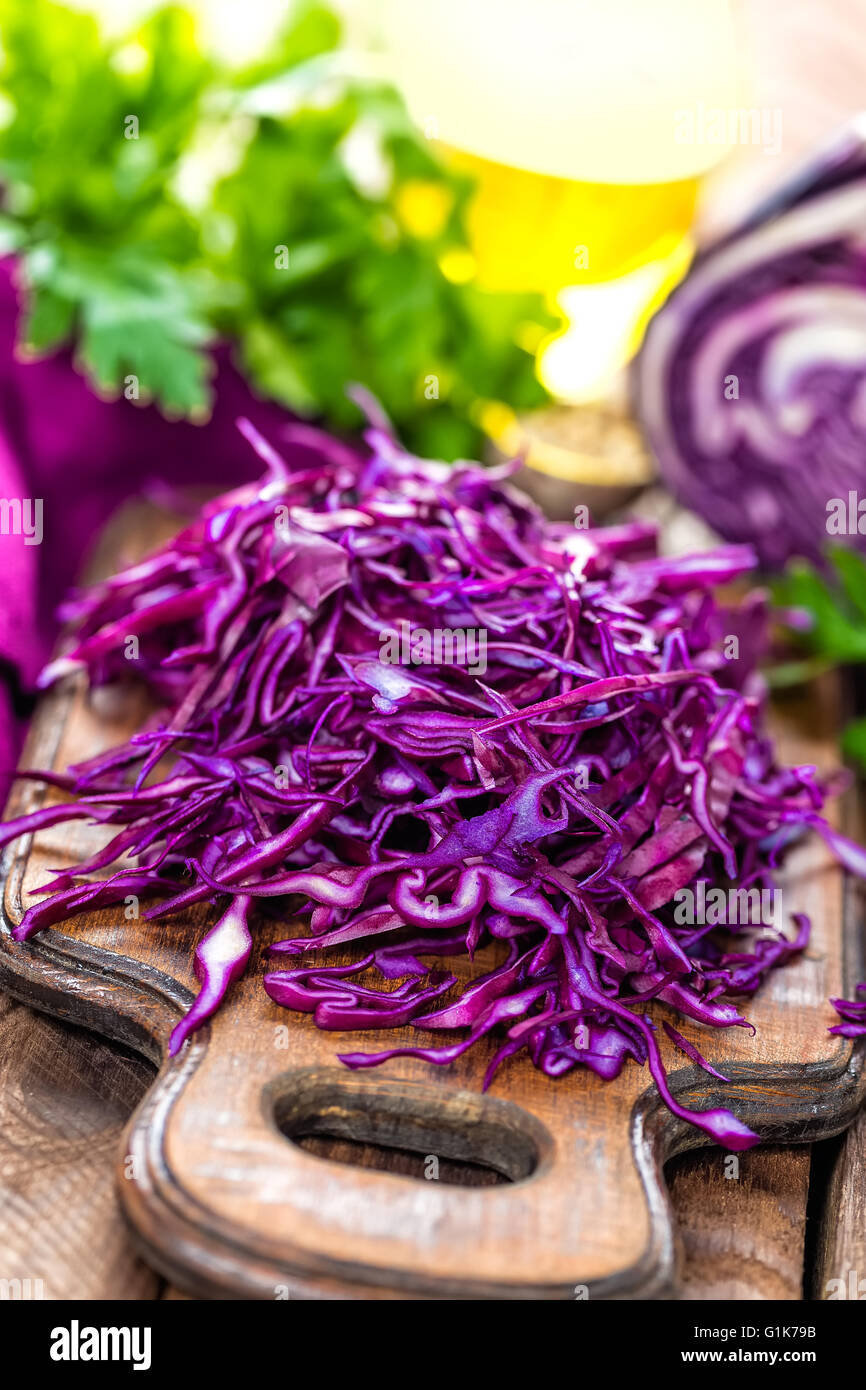 Chopped red cabbage white board hi-res stock photography and images - Alamy