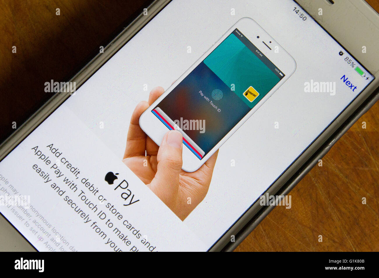 Paying with apple pay hi-res stock photography and images - Alamy