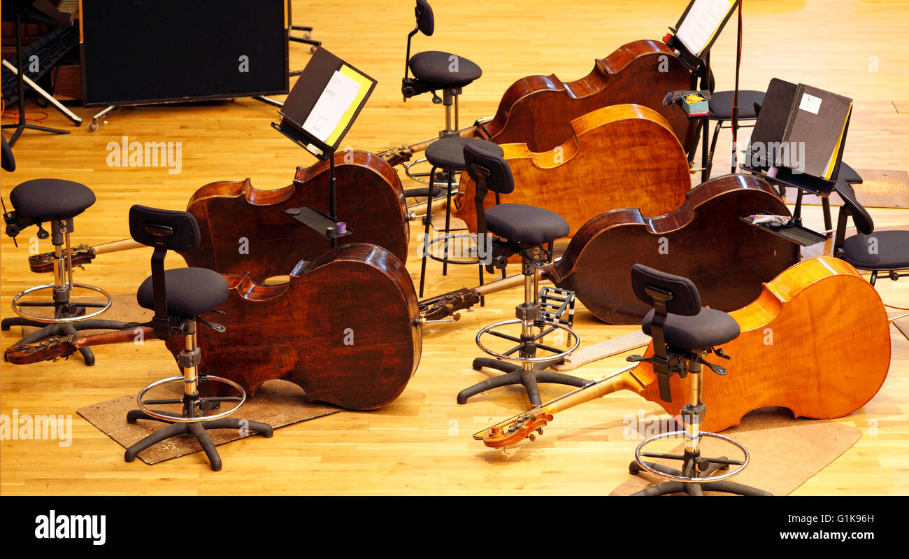Double basses hi-res stock photography and images - Alamy