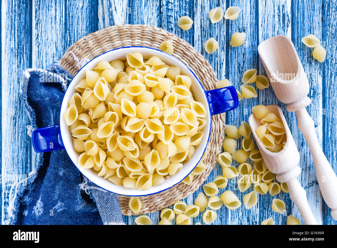 Conchigliette pasta shells hi-res stock photography and images - Alamy