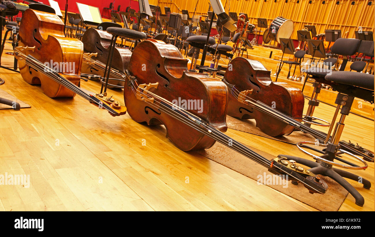Symphony instruments hi-res stock photography and images - Alamy