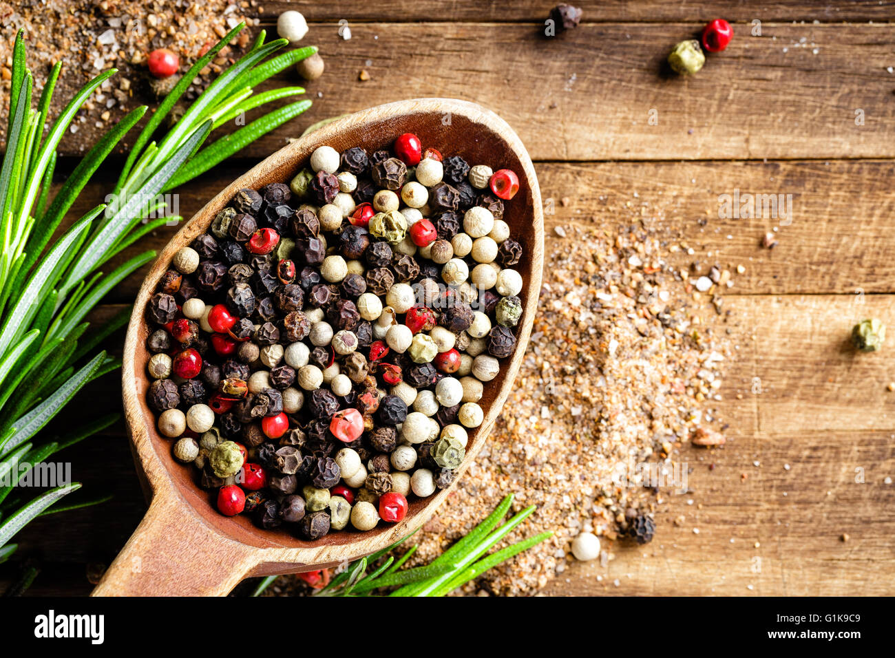 Whole black peppercorns hi-res stock photography and images - Alamy
