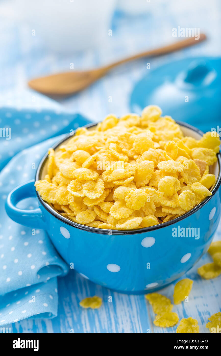 Kitchen groceries cornflakes hi-res stock photography and images - Alamy