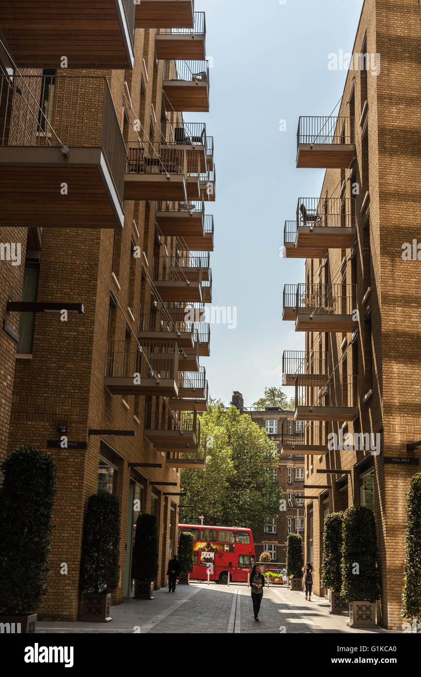 One tower bridge hi-res stock photography and images - Alamy