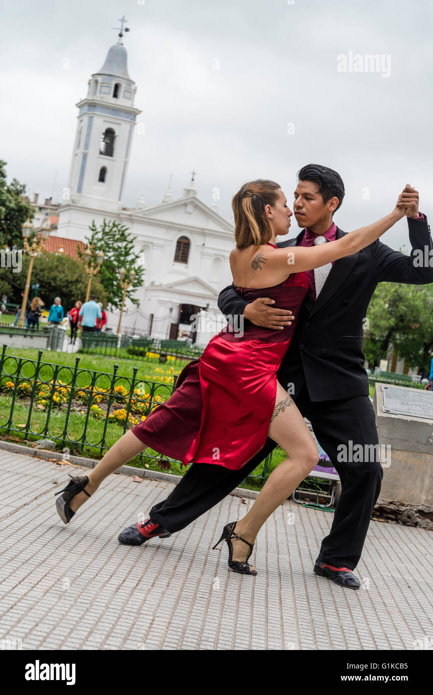 Tango couple argentina hi-res stock photography and images - Alamy