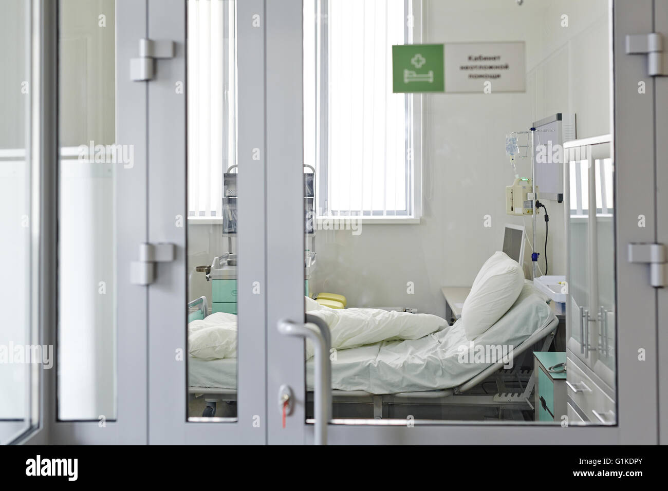 Empty icu hospital bed hi-res stock photography and images - Alamy