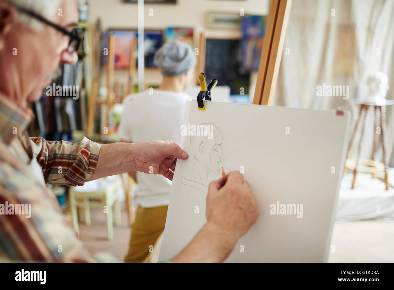 Adult artist hi-res stock photography and images - Alamy
