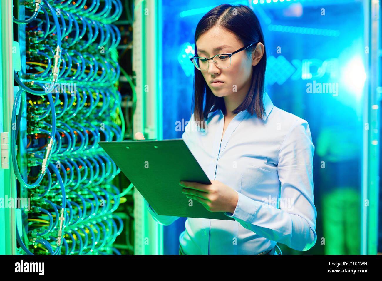 Data center hi-res stock photography and images - Alamy