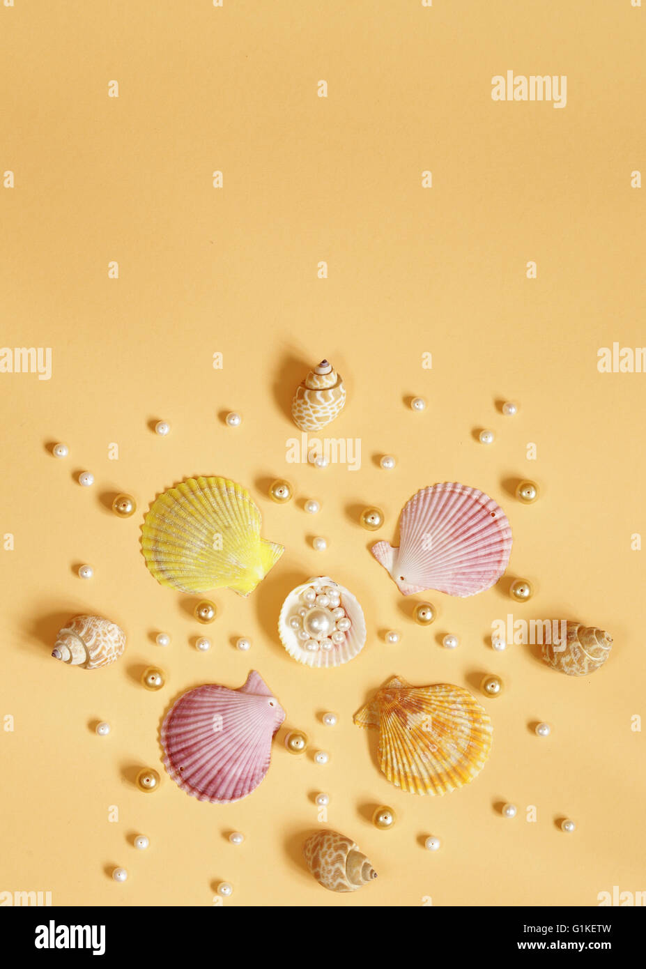 Pearls shells hi-res stock photography and images - Alamy