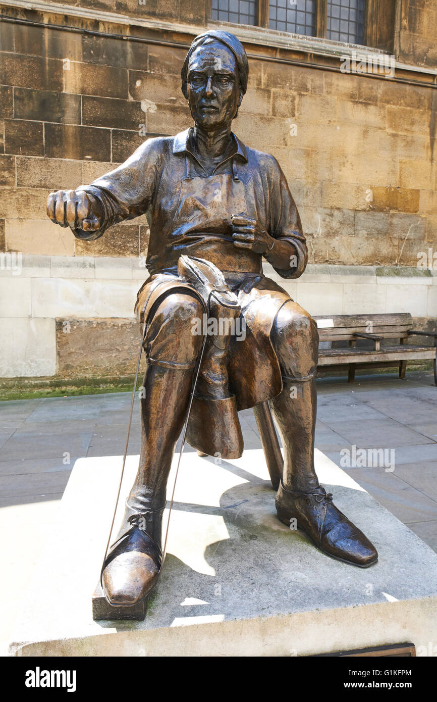 The Cordwainer Statue By Alma Boyes Marking The Ward Of Shoe Making ...