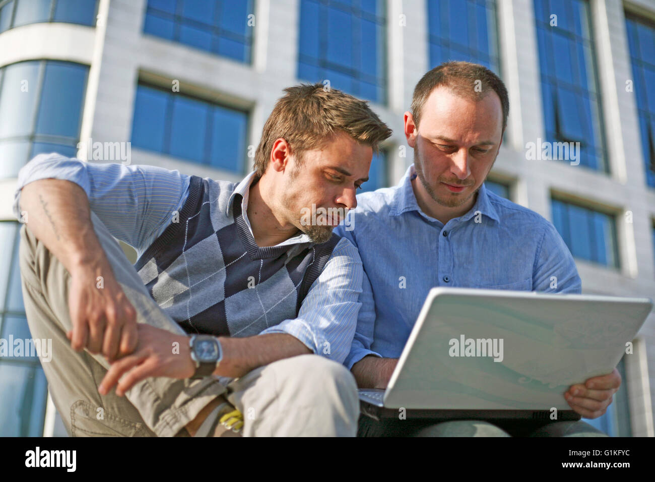 students working outside Stock Photo - Alamy