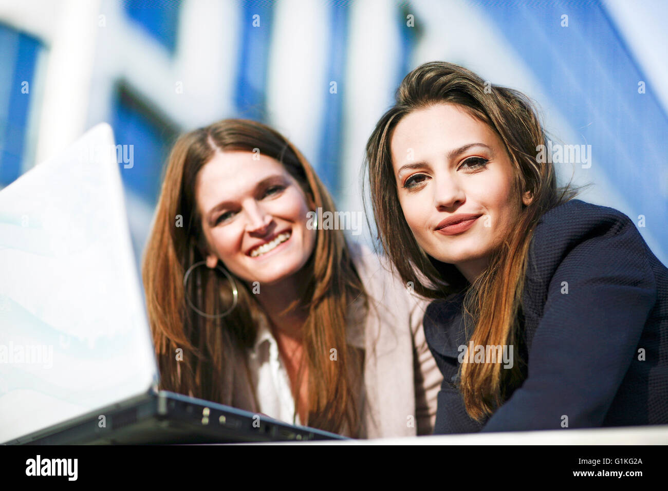 Business woman working outside Stock Photo - Alamy