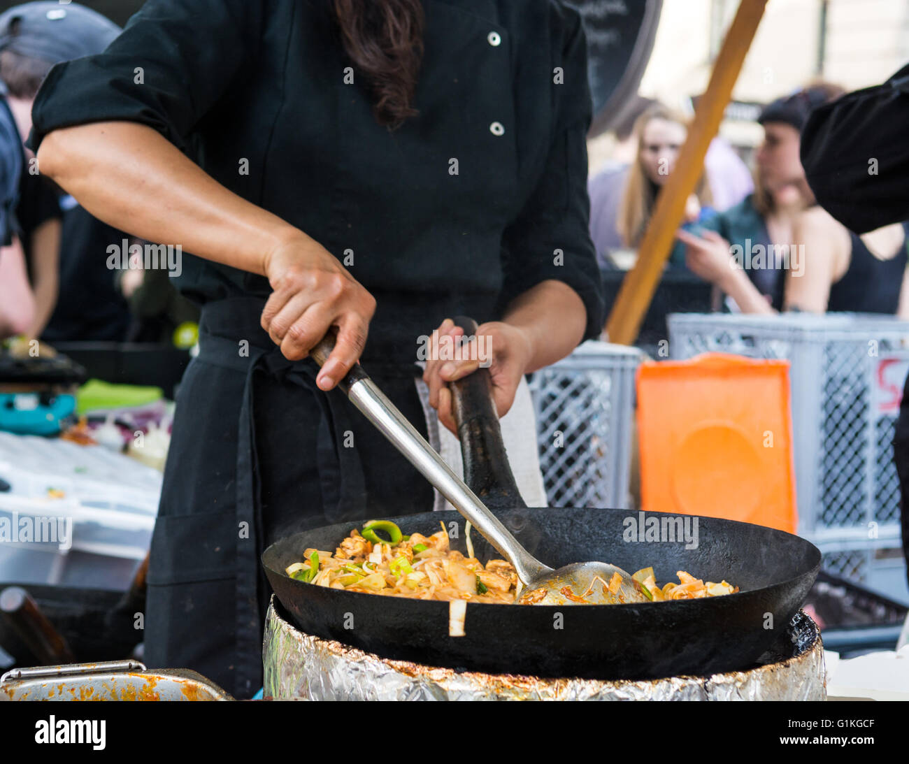 Thai street restaurant chef making hi-res stock photography and images ...