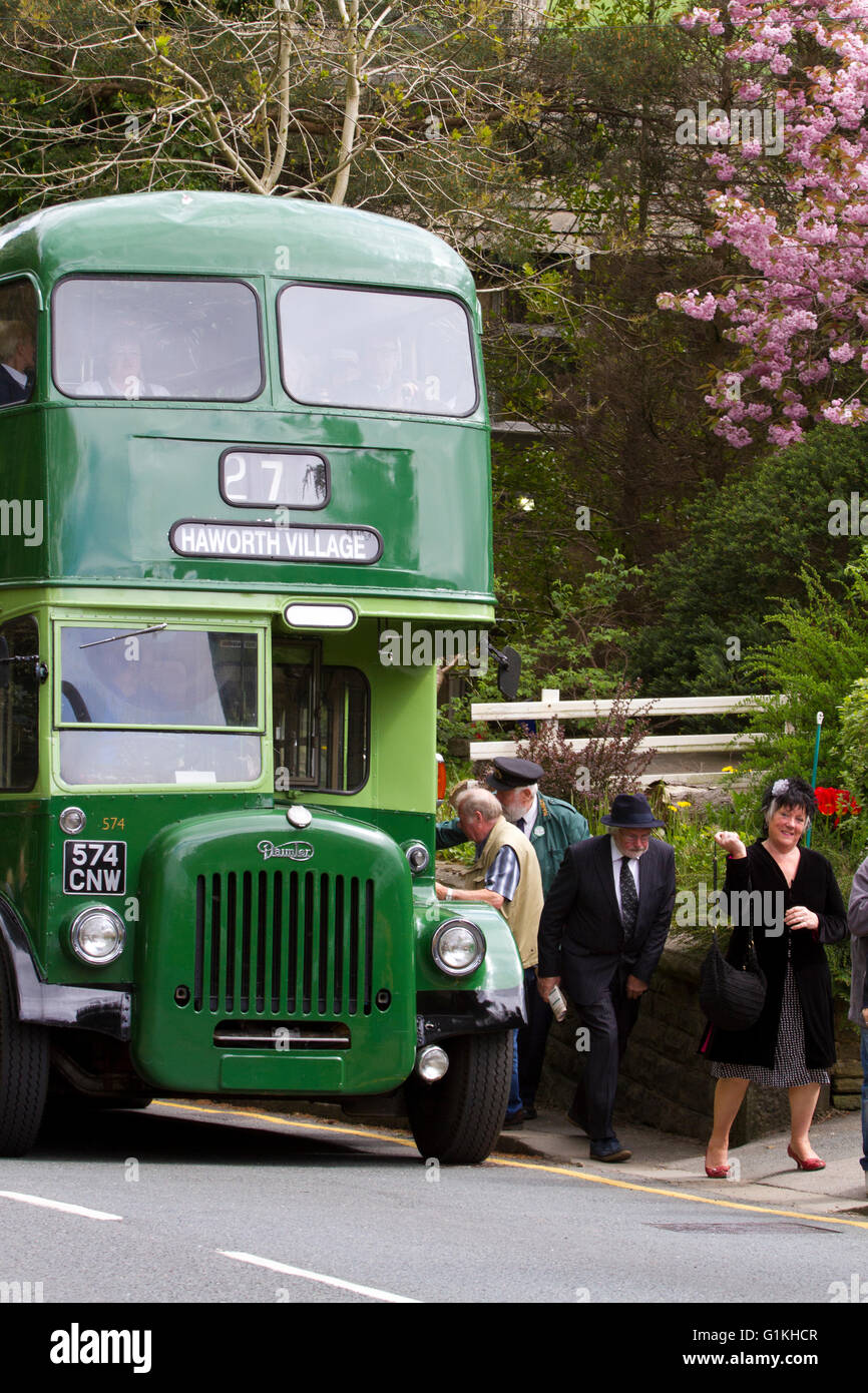 Classic yorkshire bus hi-res stock photography and images - Alamy