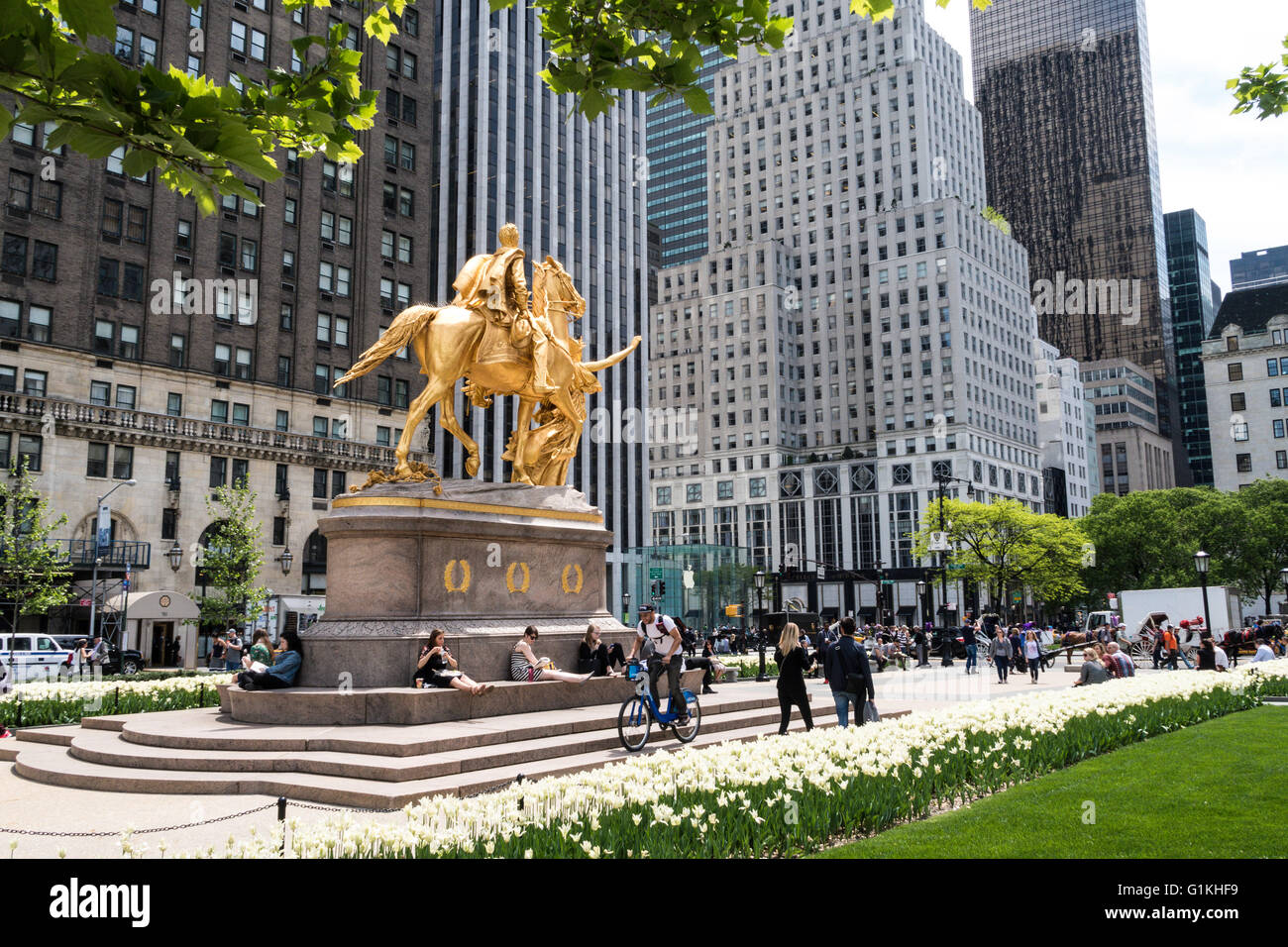 Plaza statue hi-res stock photography and images - Alamy